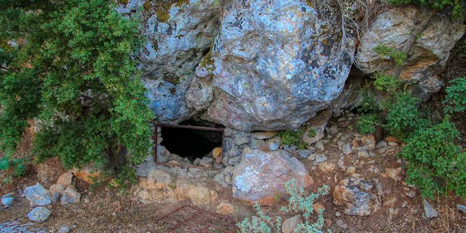 Σπήλαιο Χαμωτό Σπηλιάρι στο Καμαράκι | ΣΠΗΛΑΙΑ | visitmalevizi.gr