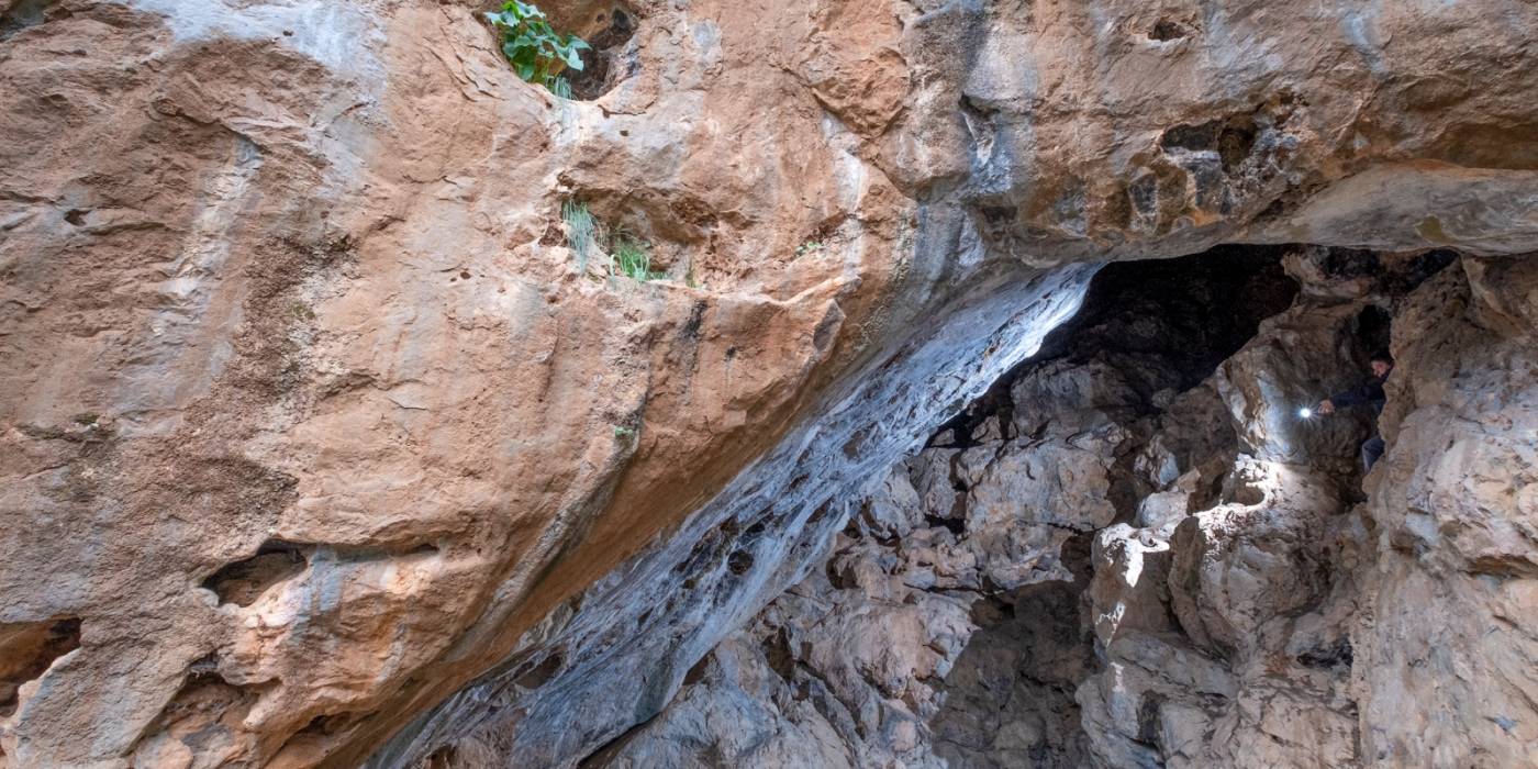 Σπήλαιο στο Σάρχο | ΣΠΗΛΑΙΑ | visitmalevizi.gr